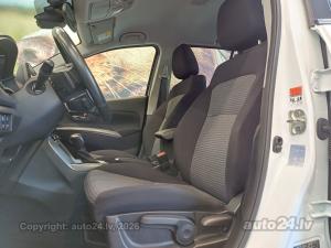 White Suzuki S-Cross 2023 in Tallinn, with an engine capacity of 1.50 L and mileage of 53 thousand km for 27499 €, photo 9 on AUTOMOTO.COM.LV
