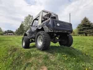 Black Suzuki Samurai 1991 in Riga, with an engine capacity of 1.90 L and mileage of 193 thousand km for 2500 €, photo 4 on AUTOMOTO.COM.LV