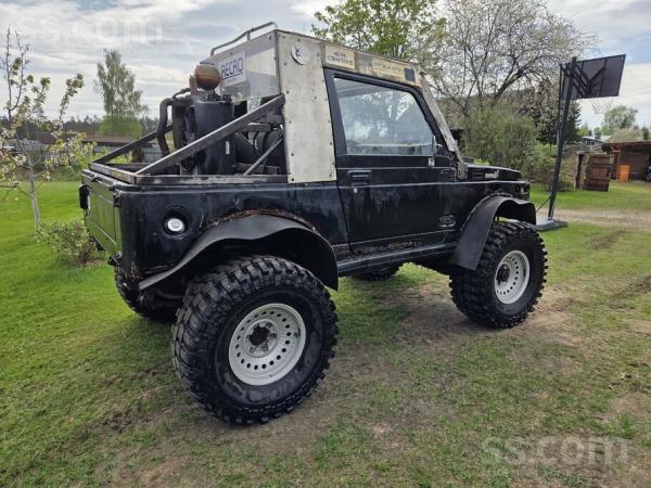 Black Suzuki Samurai 1991 in Riga, with an engine capacity of 1.90 L and mileage of 193 thousand km for 2500 €, photo 4 on AUTOMOTO.COM.LV