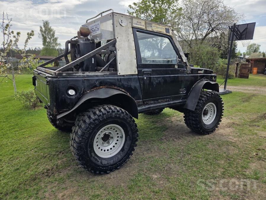 Black Suzuki Samurai 1991 in Riga, with an engine capacity of 1.90 L and mileage of 193 thousand km for 2500 €, photo 5 on AUTOMOTO.COM.LV