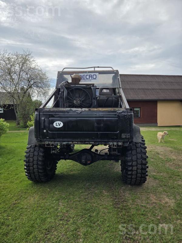 Black Suzuki Samurai 1991 in Riga, with an engine capacity of 1.90 L and mileage of 193 thousand km for 2500 €, photo 5 on AUTOMOTO.COM.LV