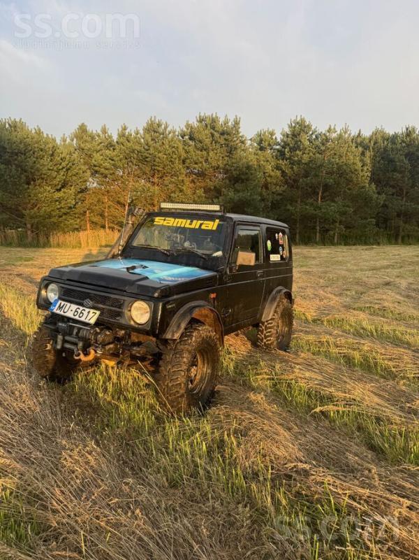 Сузуки Самурай 1998 в Огре на AUTOMOTO.COM.LV Черный Сузуки Самурай 1998 в Огре, объемом двигателя 1.30 л и пробегом 12 тыс. км за 3000 €, фото 3 на AUTOMOTO.COM.LV