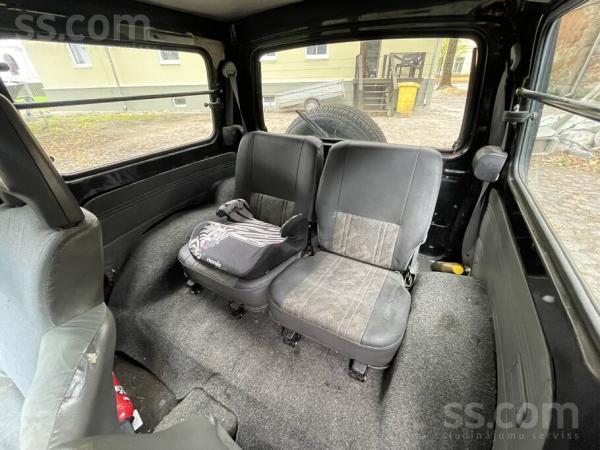 Melns Suzuki Samurai 1999 Liepāja, ar dzinēja tilpumu 1.90 L un nobraukumu 222 tūkst. km par 4000 €, foto 5 vietnē AUTOMOTO.COM.LV