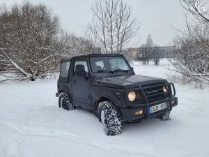 Suzuki Samurai 1987 in Vilnius, with an engine capacity of 1.30 L and mileage of 207 thousand km for 1999 €, photo 3 on AUTOMOTO.COM.LV