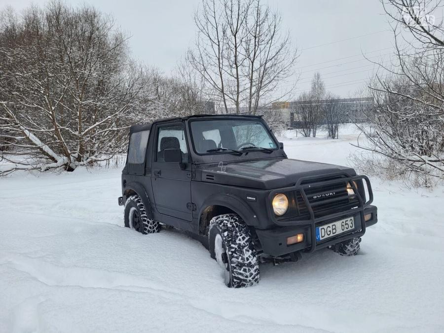 Suzuki Samurai 1987 in Vilnius, with an engine capacity of 1.30 L and mileage of 207 thousand km for 1999 €, photo 3 on AUTOMOTO.COM.LV
