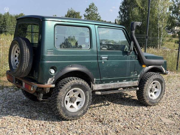 Green Suzuki Samurai 2000 in Vilnius, with an engine capacity of 1.30 L and mileage of 108 thousand km for 5000 €, photo 10 on AUTOMOTO.COM.LV