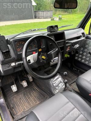 Pelēks Suzuki Samurai 1998 Liepāja, ar dzinēja tilpumu 1.60 L un nobraukumu 30 tūkst. km par 12000 €, foto 9 vietnē AUTOMOTO.COM.LV