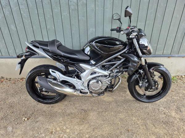 Melns Suzuki SFV 2010 Šauļi, ar dzinēja tilpumu 0.65 L un nobraukumu 22 tūkst. km par 2650 €, foto 2 vietnē AUTOMOTO.COM.LV