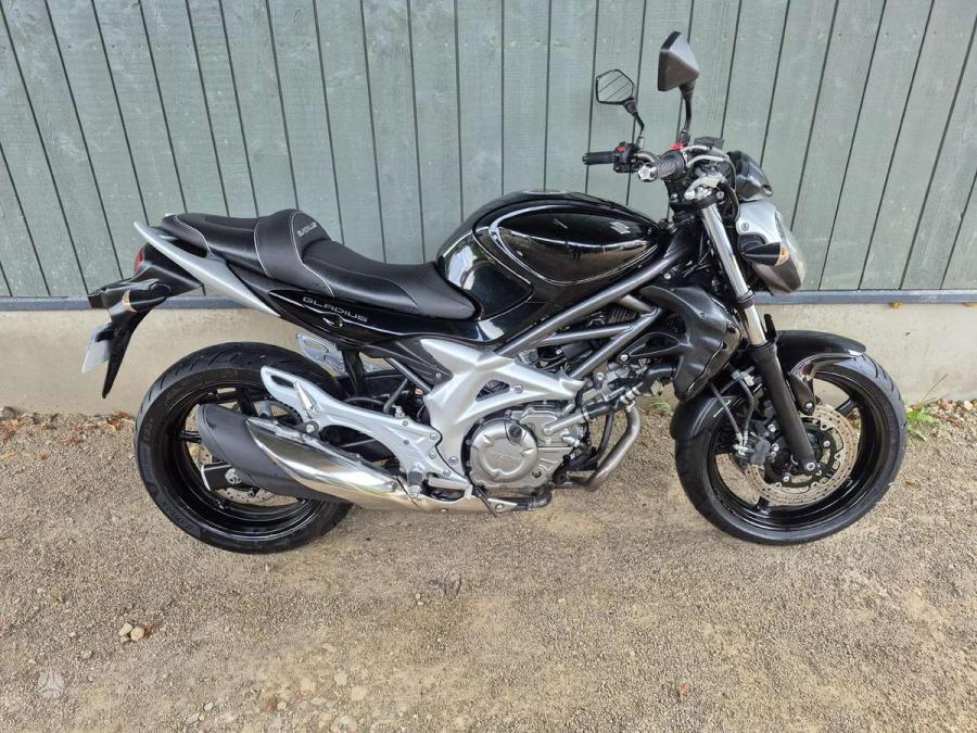 Melns Suzuki SFV 2010 Šauļi, ar dzinēja tilpumu 0.65 L un nobraukumu 22 tūkst. km par 2650 €, foto 2 vietnē AUTOMOTO.COM.LV