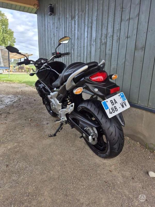 Melns Suzuki SFV 2010 Šauļi, ar dzinēja tilpumu 0.65 L un nobraukumu 22 tūkst. km par 2650 €, foto 6 vietnē AUTOMOTO.COM.LV