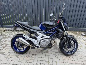 Melns Suzuki SFV 2011 Klaipėda, ar dzinēja tilpumu 0.65 L un nobraukumu 30 tūkst. km par 2700 €, foto  vietnē AUTOMOTO.COM.LV