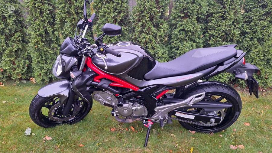 Melns Suzuki SFV 2015 Kauņa, ar dzinēja tilpumu 0.65 L un nobraukumu 32 tūkst. km par 2950 €, foto 4 vietnē AUTOMOTO.COM.LV