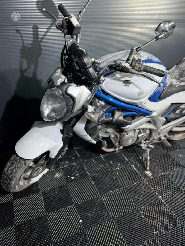 Suzuki SFV 2010 in Taurage, with an engine capacity of 0.65 L and mileage of 20 thousand km for 1950 €, photo 2 on AUTOMOTO.COM.LV