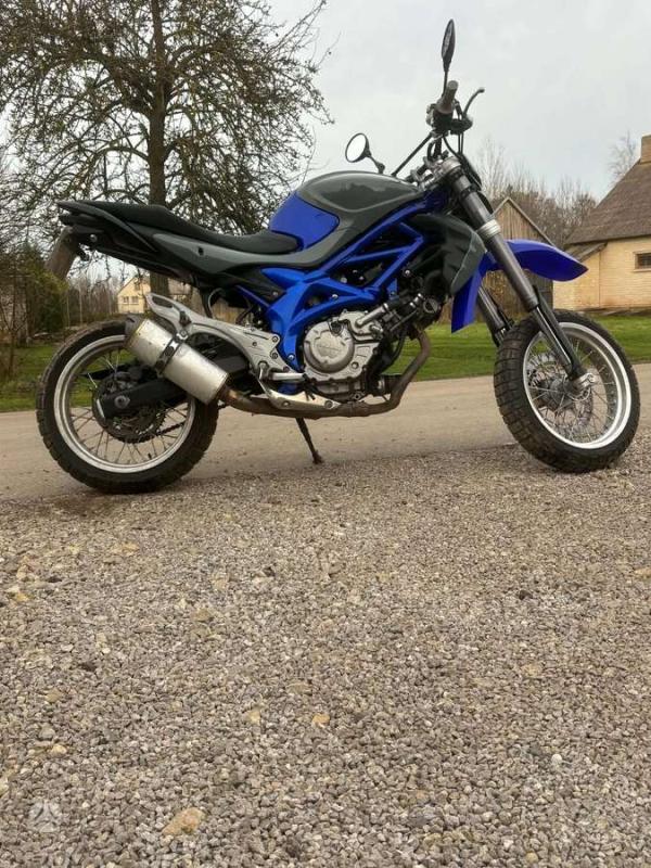 Suzuki SFV 2014 in Pasvalys, with an engine capacity of 0.65 L and mileage of 20 thousand km for 2250 €, photo 1 on AUTOMOTO.COM.LV