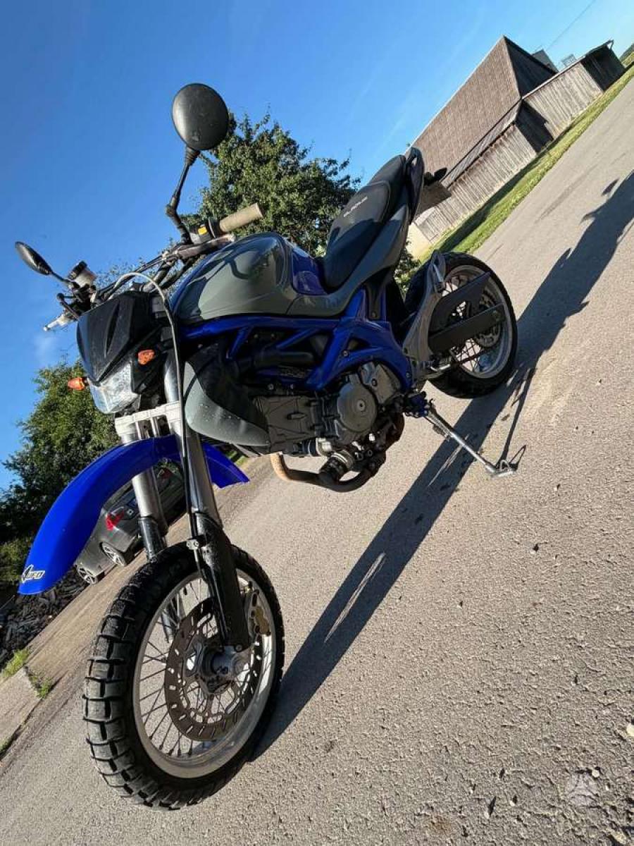 Suzuki SFV 2014 Pasvalys, ar dzinēja tilpumu 0.65 L un nobraukumu 20 tūkst. km par 2250 €, foto 7 vietnē AUTOMOTO.COM.LV