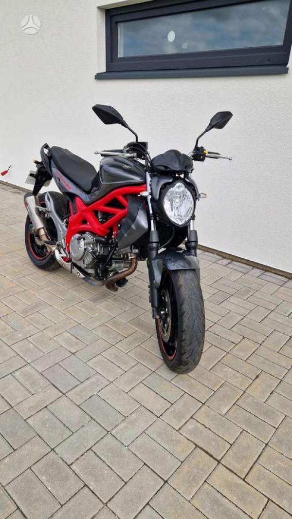 Suzuki SFV 2015 Šilutė, ar dzinēja tilpumu 0.65 L un nobraukumu 13 tūkst. km par 3250 €, foto 10 vietnē AUTOMOTO.COM.LV