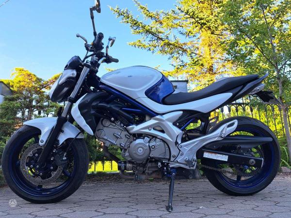 White Suzuki SFV 2010 in Pasvalys, with an engine capacity of 0.65 L and mileage of 16 thousand km for 2550 €, photo 2 on AUTOMOTO.COM.LV