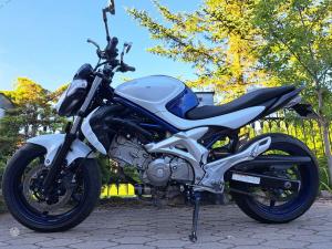 White Suzuki SFV 2010 in Pasvalys, with an engine capacity of 0.65 L and mileage of 16 thousand km for 2550 €, photo 3 on AUTOMOTO.COM.LV