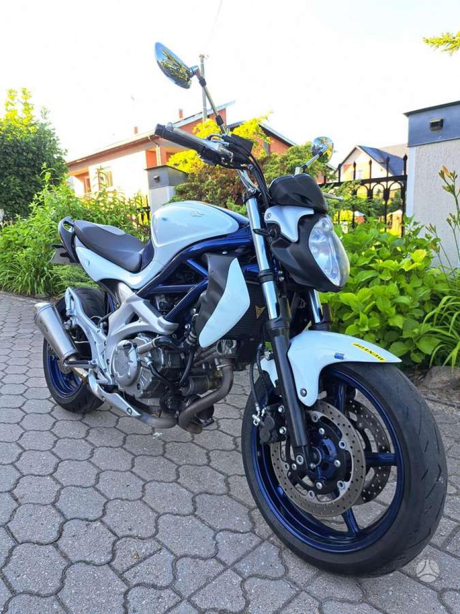 White Suzuki SFV 2010 in Pasvalys, with an engine capacity of 0.65 L and mileage of 16 thousand km for 2550 €, photo 6 on AUTOMOTO.COM.LV