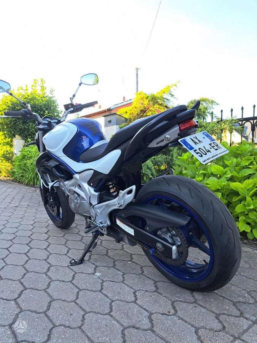 White Suzuki SFV 2010 in Pasvalys, with an engine capacity of 0.65 L and mileage of 16 thousand km for 2550 €, photo 7 on AUTOMOTO.COM.LV