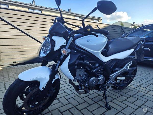 White Suzuki SFV 2014 in Kaunas, with an engine capacity of 0.65 L and mileage of 25 thousand km for 2999 €, photo 1 on AUTOMOTO.COM.LV