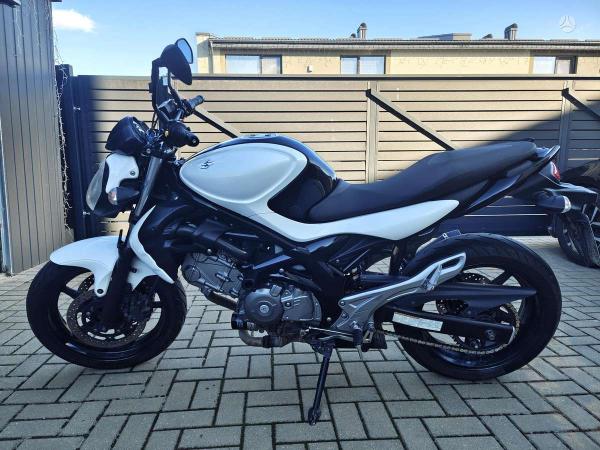 White Suzuki SFV 2014 in Kaunas, with an engine capacity of 0.65 L and mileage of 25 thousand km for 2999 €, photo 2 on AUTOMOTO.COM.LV