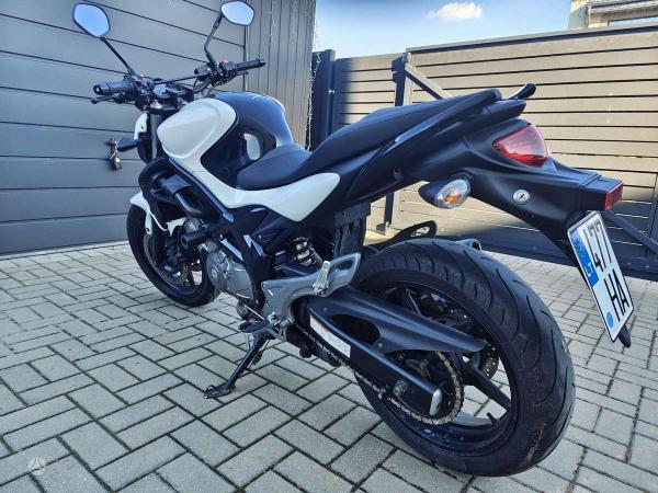 White Suzuki SFV 2014 in Kaunas, with an engine capacity of 0.65 L and mileage of 25 thousand km for 2999 €, photo 3 on AUTOMOTO.COM.LV