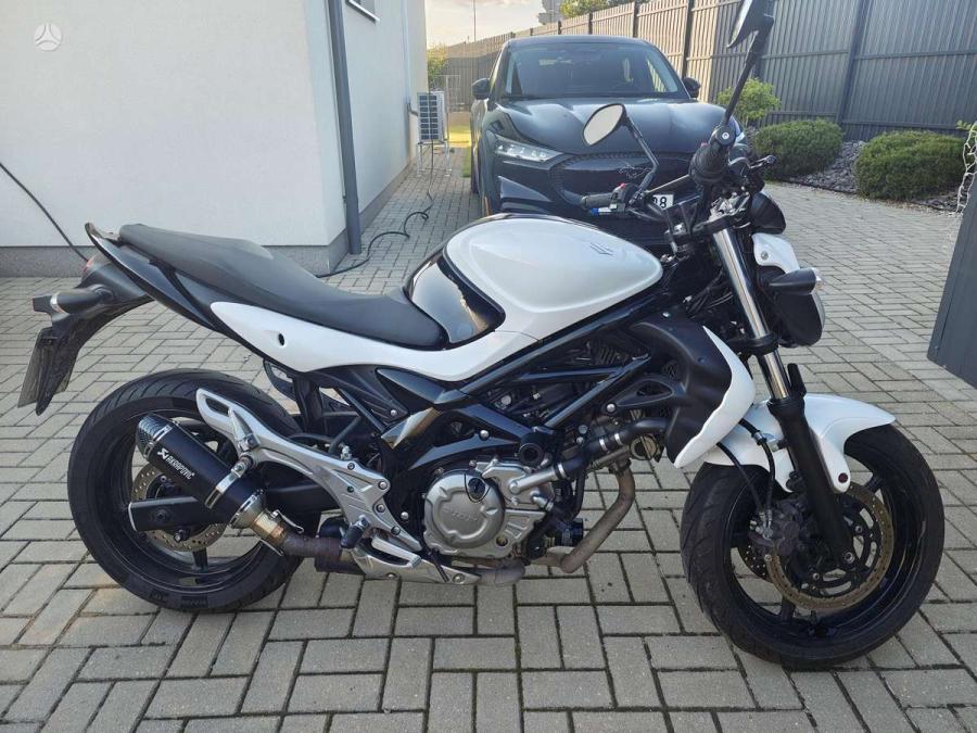 White Suzuki SFV 2014 in Kaunas, with an engine capacity of 0.65 L and mileage of 25 thousand km for 2999 €, photo 9 on AUTOMOTO.COM.LV