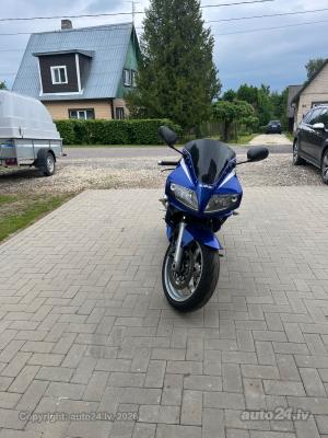 Zils Suzuki SV 1000 2003 Karksi-Nuia, ar dzinēja tilpumu 1.00 L un nobraukumu 44 tūkst. km par 2600 €, foto  vietnē AUTOMOTO.COM.LV