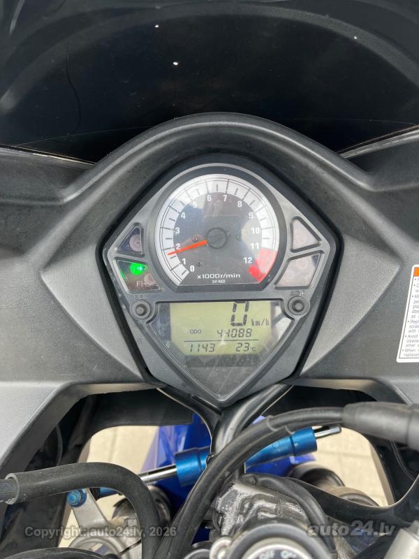 Zils Suzuki SV 1000 2003 Karksi-Nuia, ar dzinēja tilpumu 1.00 L un nobraukumu 44 tūkst. km par 2600 €, foto 5 vietnē AUTOMOTO.COM.LV