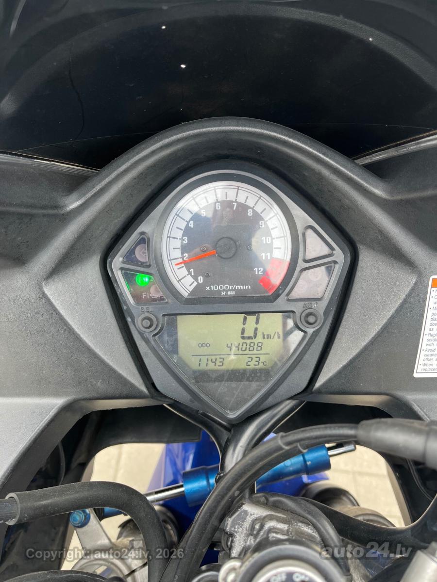 Zils Suzuki SV 1000 2003 Karksi-Nuia, ar dzinēja tilpumu 1.00 L un nobraukumu 44 tūkst. km par 2600 €, foto 6 vietnē AUTOMOTO.COM.LV