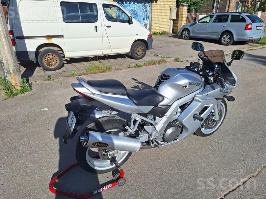 Suzuki SV 1000 2003 Rīga, ar dzinēja tilpumu 1.00 L un nobraukumu 0 tūkst. km par 2250 €, foto 4 vietnē AUTOMOTO.COM.LV