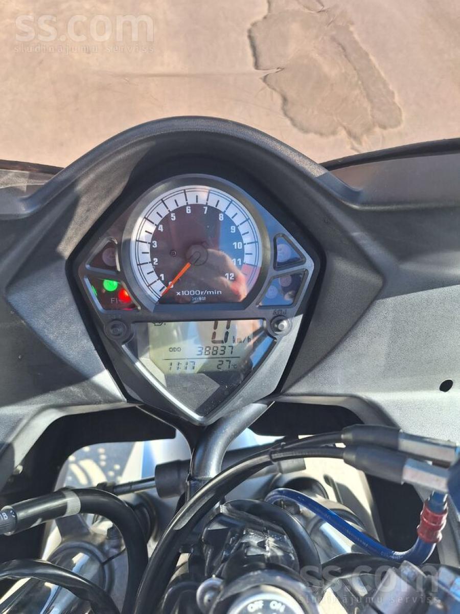 Suzuki SV 1000 2003 Rīga, ar dzinēja tilpumu 1.00 L un nobraukumu 0 tūkst. km par 2250 €, foto 5 vietnē AUTOMOTO.COM.LV