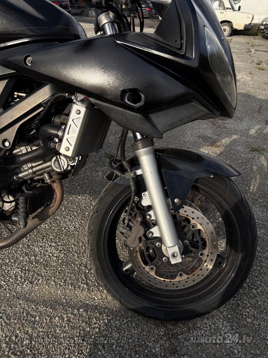 Black Suzuki SV 650 2006 in Tallinn, with an engine capacity of 0.65 L and mileage of 50 thousand km for 2500 €, photo 3 on AUTOMOTO.COM.LV
