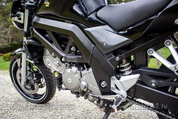Suzuki SV 650 2007 Tallina vietnē Melns Suzuki SV 650 2007 Tallina, ar dzinēja tilpumu 0.65 L un nobraukumu 52 tūkst. km par 3400 €, foto 6 vietnē AUTOMOTO.COM.LV