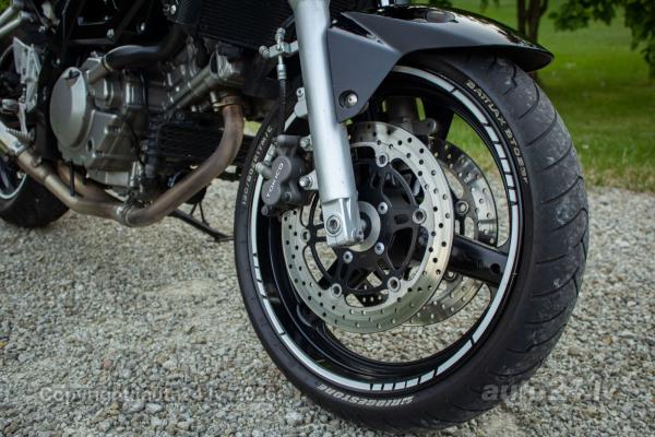 Suzuki SV 650 2007 Tallina vietnē Melns Suzuki SV 650 2007 Tallina, ar dzinēja tilpumu 0.65 L un nobraukumu 52 tūkst. km par 3400 €, foto 7 vietnē AUTOMOTO.COM.LV