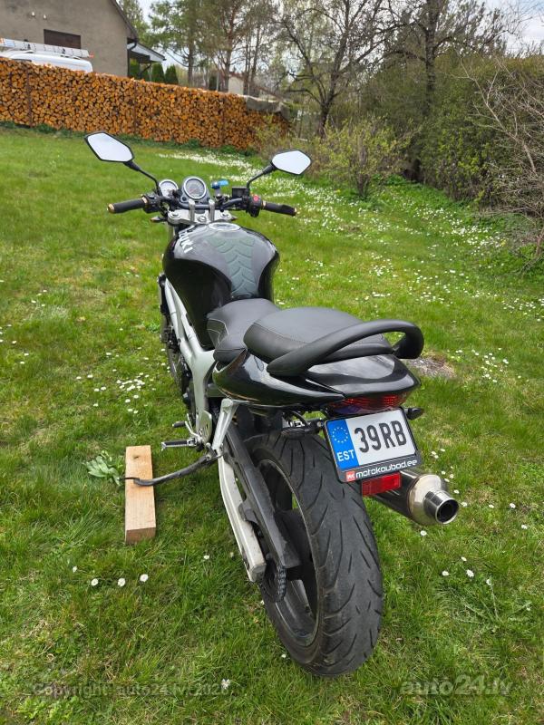 Grey Suzuki SV 650 1999 in Rapla, with an engine capacity of 0.65 L and mileage of 31 thousand km for 2000 €, photo 5 on AUTOMOTO.COM.LV