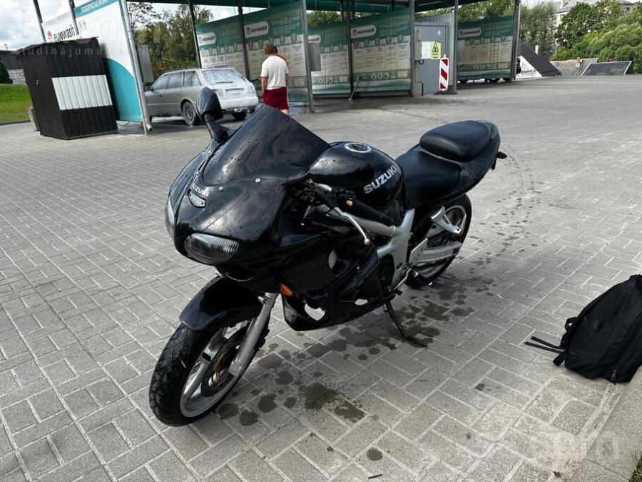Suzuki SV 650 1999 Rēzekne, ar dzinēja tilpumu 0.65 L un nobraukumu 0 tūkst. km par 1400 €, foto 3 vietnē AUTOMOTO.COM.LV