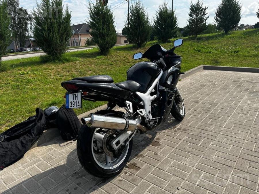 Suzuki SV 650 1999 Rēzekne, ar dzinēja tilpumu 0.65 L un nobraukumu 0 tūkst. km par 1400 €, foto 4 vietnē AUTOMOTO.COM.LV
