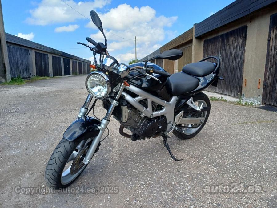Suzuki SV 650 2001 Tallina, ar dzinēja tilpumu 0.65 L un nobraukumu 48 tūkst. km par 2150 €, foto 1 vietnē AUTOMOTO.COM.LV