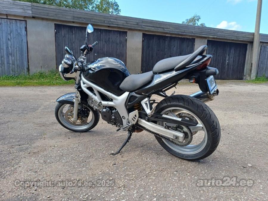 Suzuki SV 650 2001 Tallina, ar dzinēja tilpumu 0.65 L un nobraukumu 48 tūkst. km par 2150 €, foto 3 vietnē AUTOMOTO.COM.LV