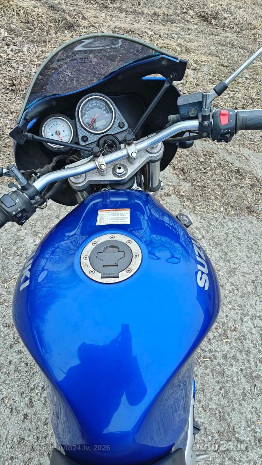 Suzuki SV 650 2001 Tallina, ar dzinēja tilpumu 0.65 L un nobraukumu 39 tūkst. km par 2000 €, foto 4 vietnē AUTOMOTO.COM.LV
