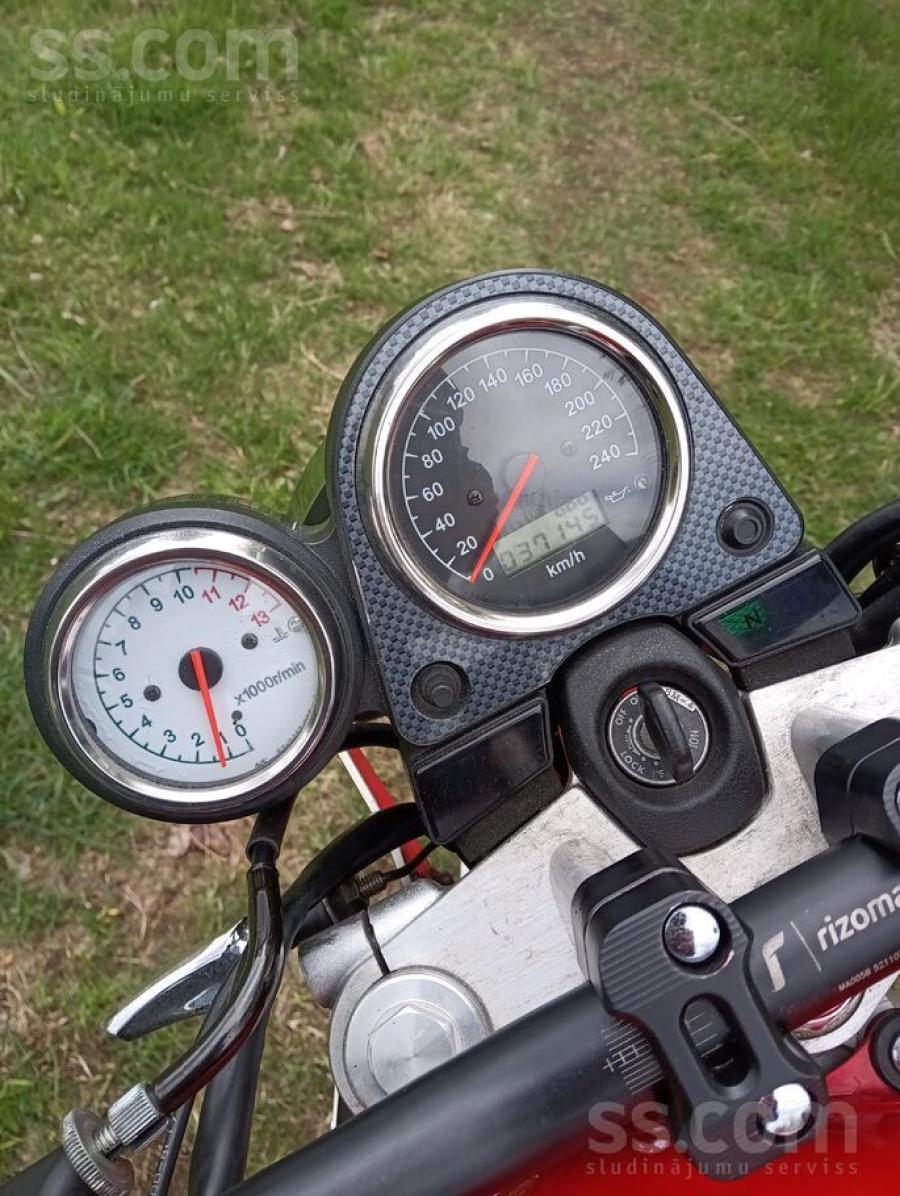 Suzuki SV 650 2001 Rīga, ar dzinēja tilpumu 0.65 L un nobraukumu 0 tūkst. km par 1650 €, foto 9 vietnē AUTOMOTO.COM.LV