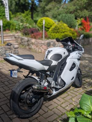 Белый Сузуки SV 650 2003 в Тарту, объемом двигателя 0.65 л и пробегом 42 тыс. км за 5000 €, фото 3 на AUTOMOTO.COM.LV