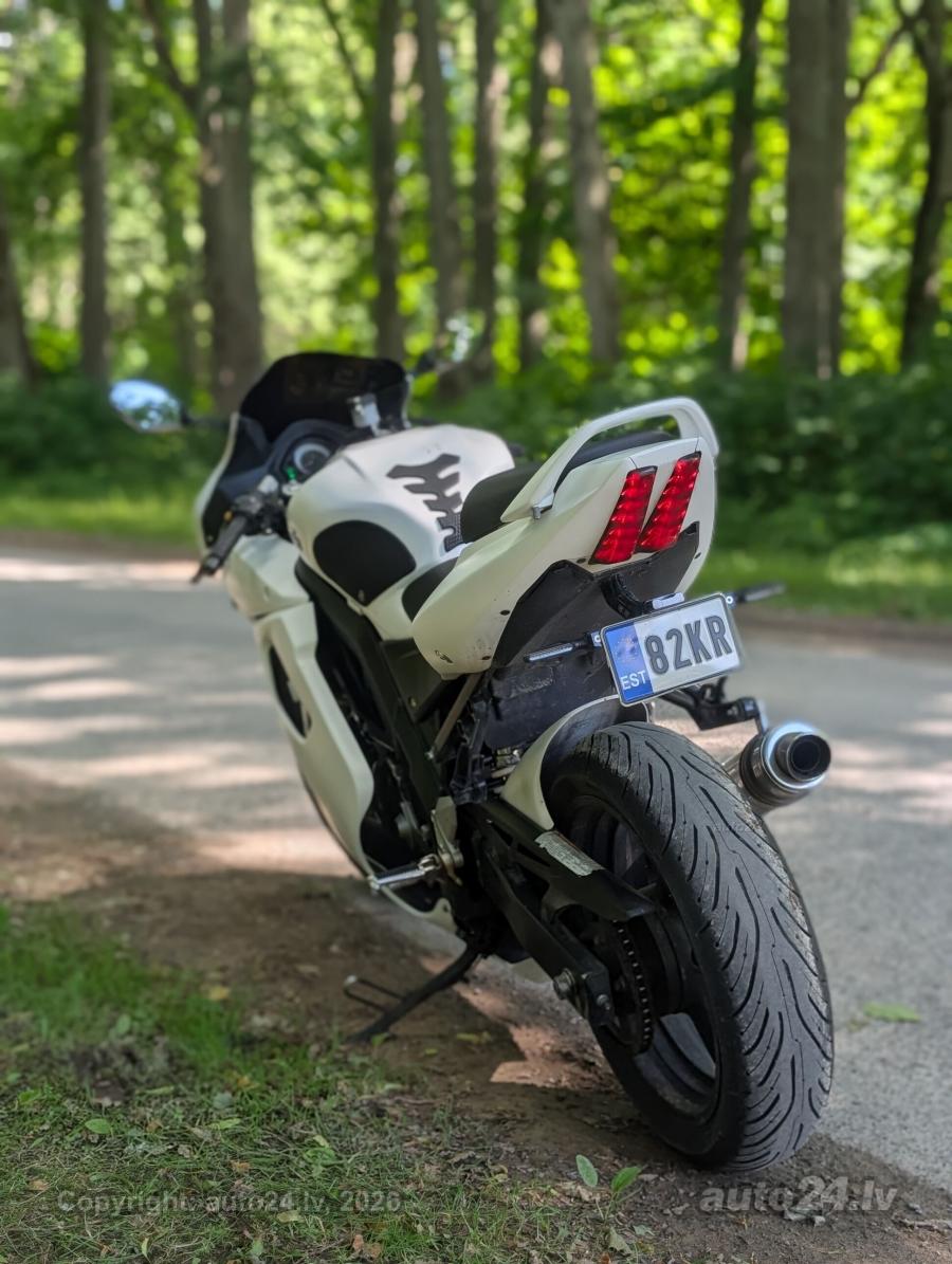 Белый Сузуки SV 650 2003 в Тарту, объемом двигателя 0.65 л и пробегом 42 тыс. км за 5000 €, фото 9 на AUTOMOTO.COM.LV