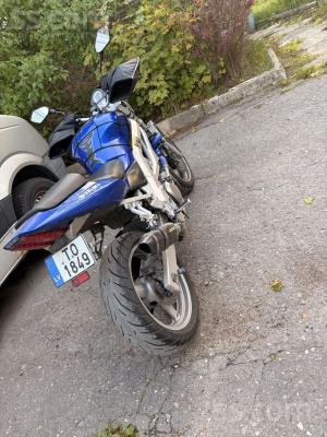 Suzuki SV 650S 2004 Rīga, ar dzinēja tilpumu 0.65 L un nobraukumu 0 tūkst. km par 1600 €, foto  vietnē AUTOMOTO.COM.LV
