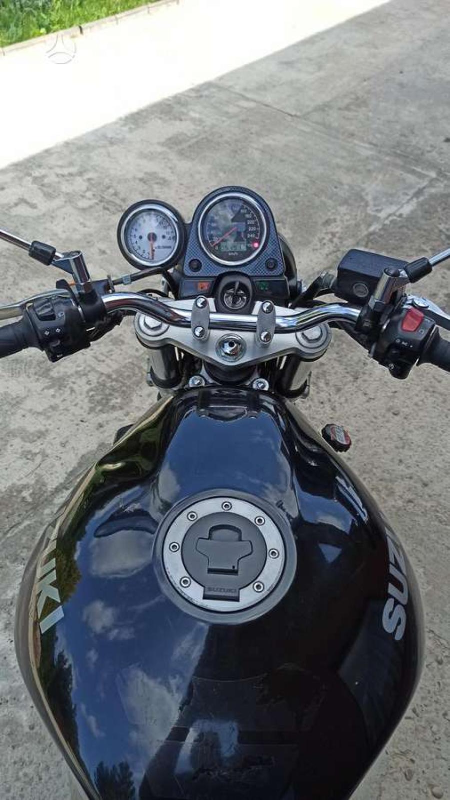 Black Suzuki SV 2000 in Alytus, with an engine capacity of 0.65 L and mileage of 55 thousand km for 1050 €, photo 4 on AUTOMOTO.COM.LV