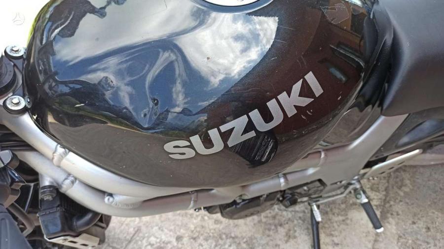 Black Suzuki SV 2000 in Alytus, with an engine capacity of 0.65 L and mileage of 55 thousand km for 1050 €, photo 8 on AUTOMOTO.COM.LV