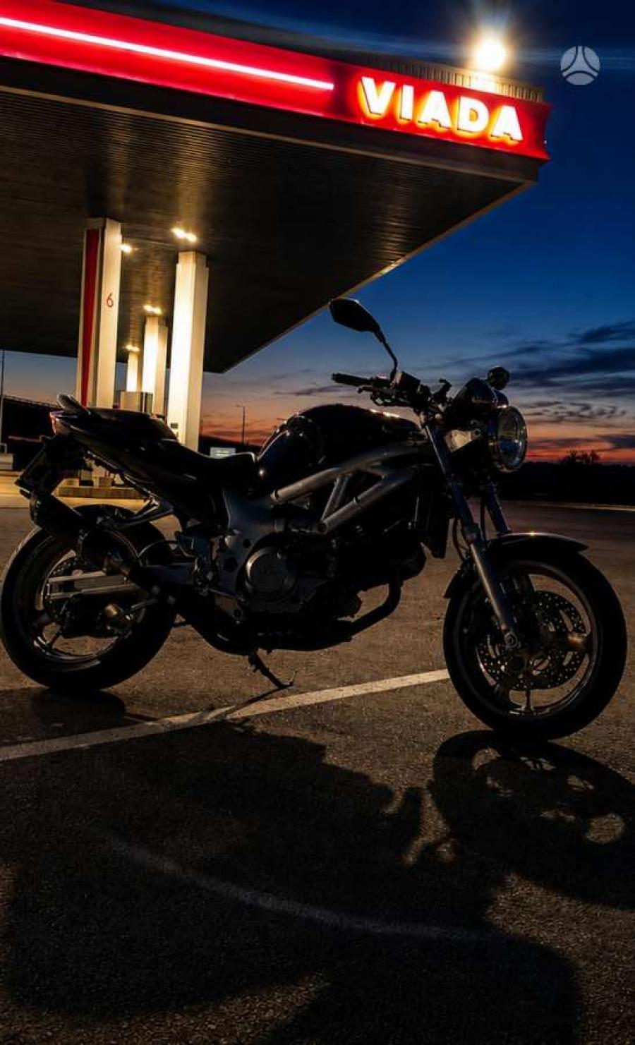 Black Suzuki SV 2000 in Kaunas, with an engine capacity of 0.65 L and mileage of 52 thousand km for 1500 €, photo 1 on AUTOMOTO.COM.LV