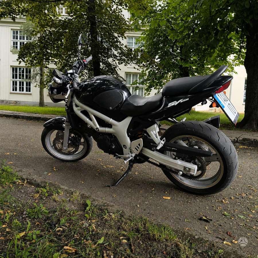 Black Suzuki SV 2000 in Kaunas, with an engine capacity of 0.65 L and mileage of 52 thousand km for 1500 €, photo 6 on AUTOMOTO.COM.LV